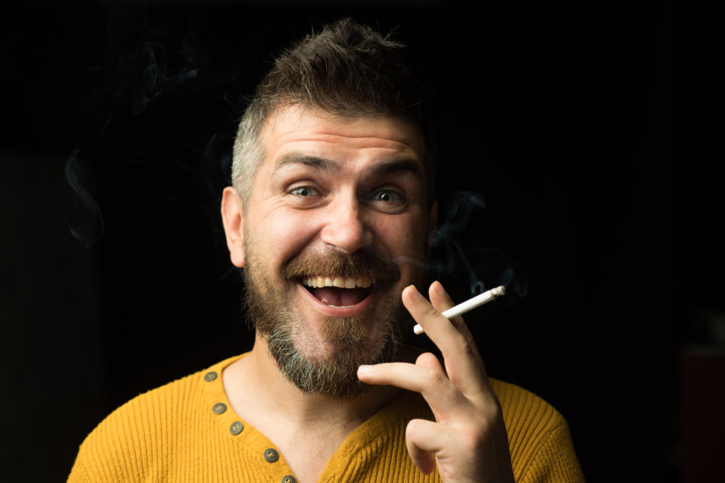 Por que fumar maconha dá vontade de rir? - Cannalize